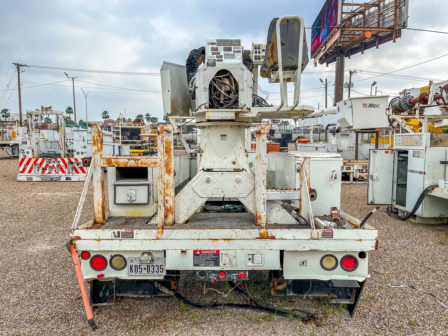 2007 Altec - Used 2007 ALTEC Digger Derricks TX