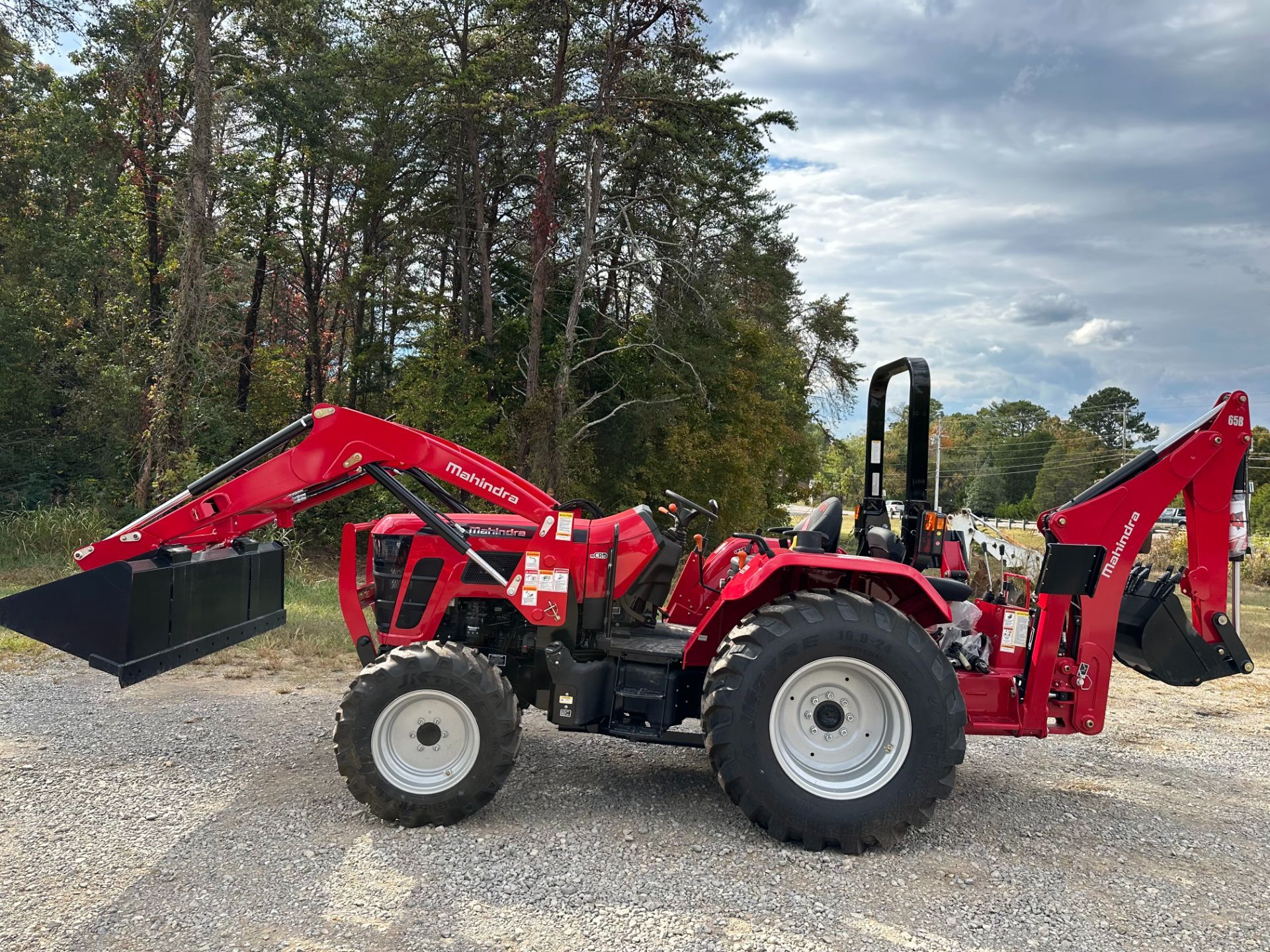 Mahindra Tractor Backhoe